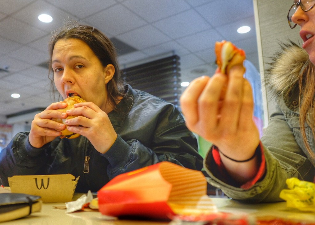 The Art Of “People Eating Food” Photography – Timothy Michael Photo